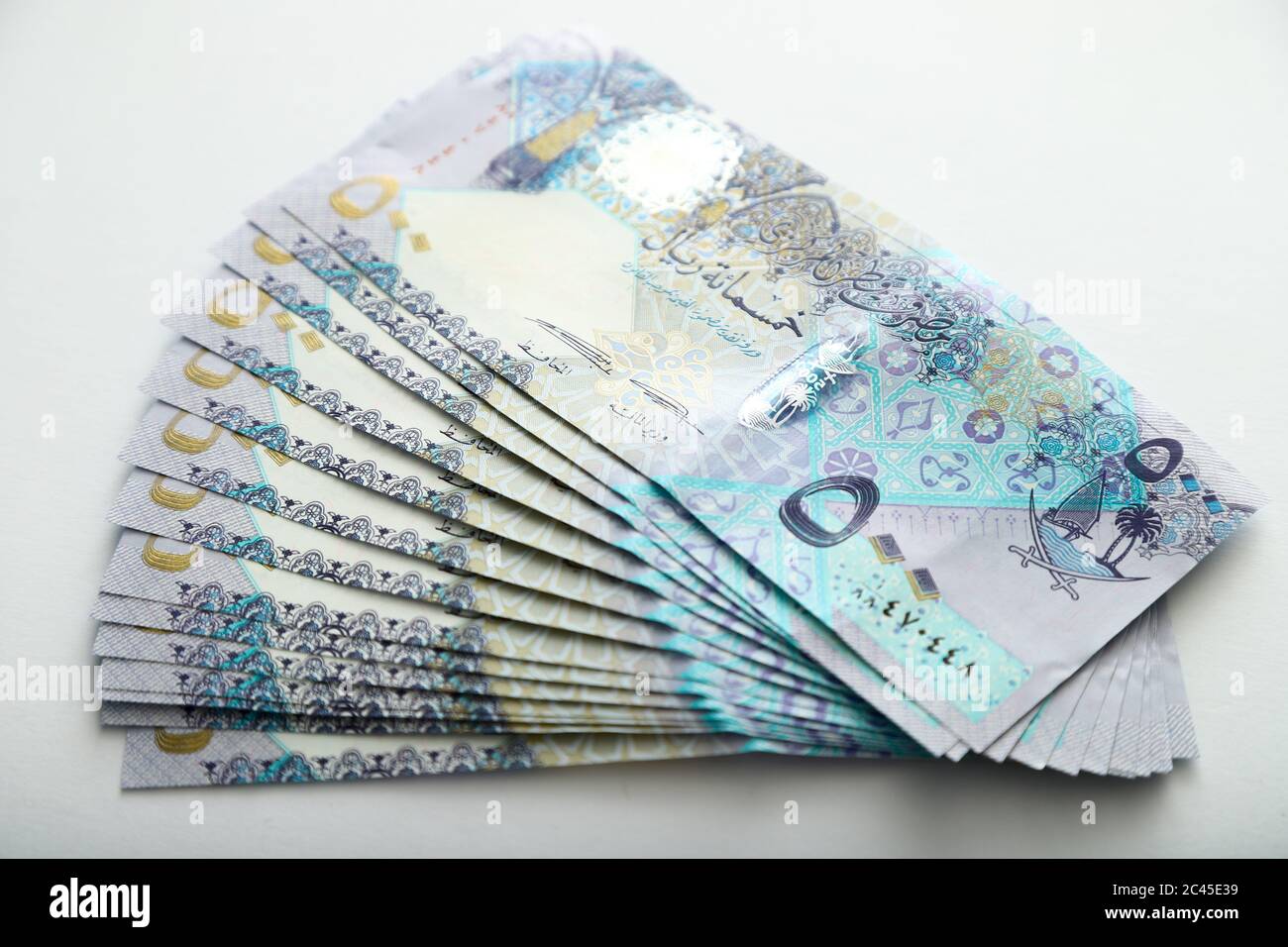 Qatar Currency Note and Coins , 500.100.50.10.5.1 Stock Photo - Alamy