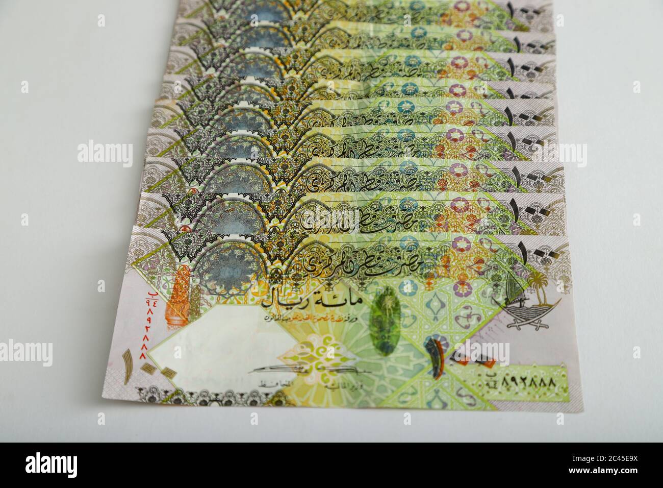 Qatar Currency Note and Coins , 500.100.50.10.5.1 Stock Photo - Alamy