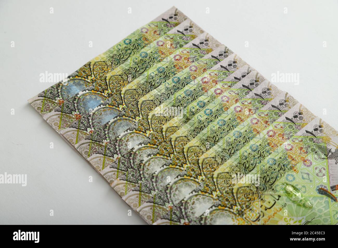 Qatar Currency Note and Coins , 500.100.50.10.5.1 Stock Photo - Alamy