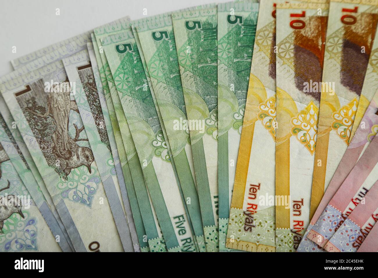 Qatar Currency Note and Coins , 500.100.50.10.5.1 Stock Photo - Alamy