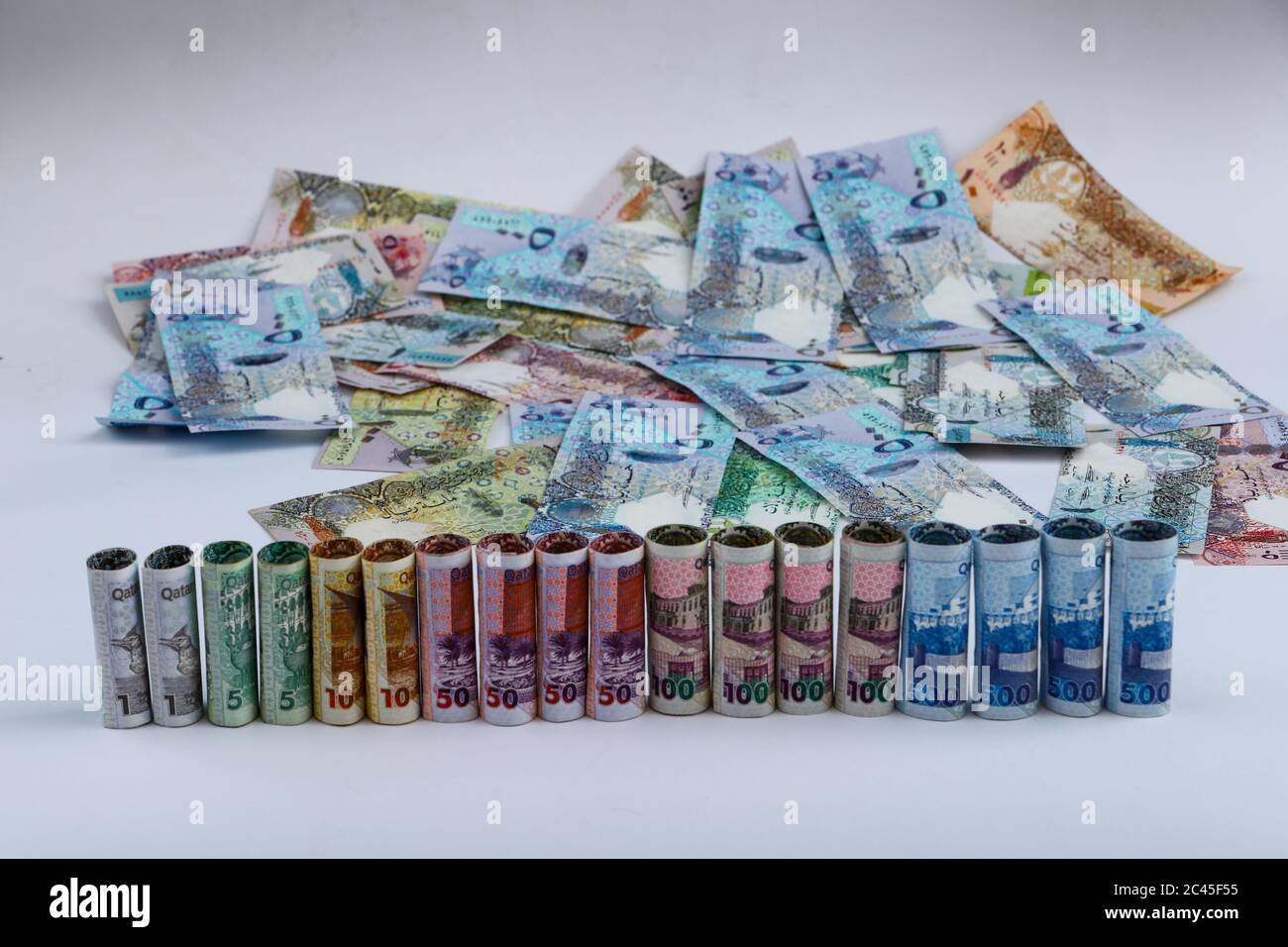 Qatar Currency Note and Coins , 500.100.50.10.5.1 Stock Photo - Alamy