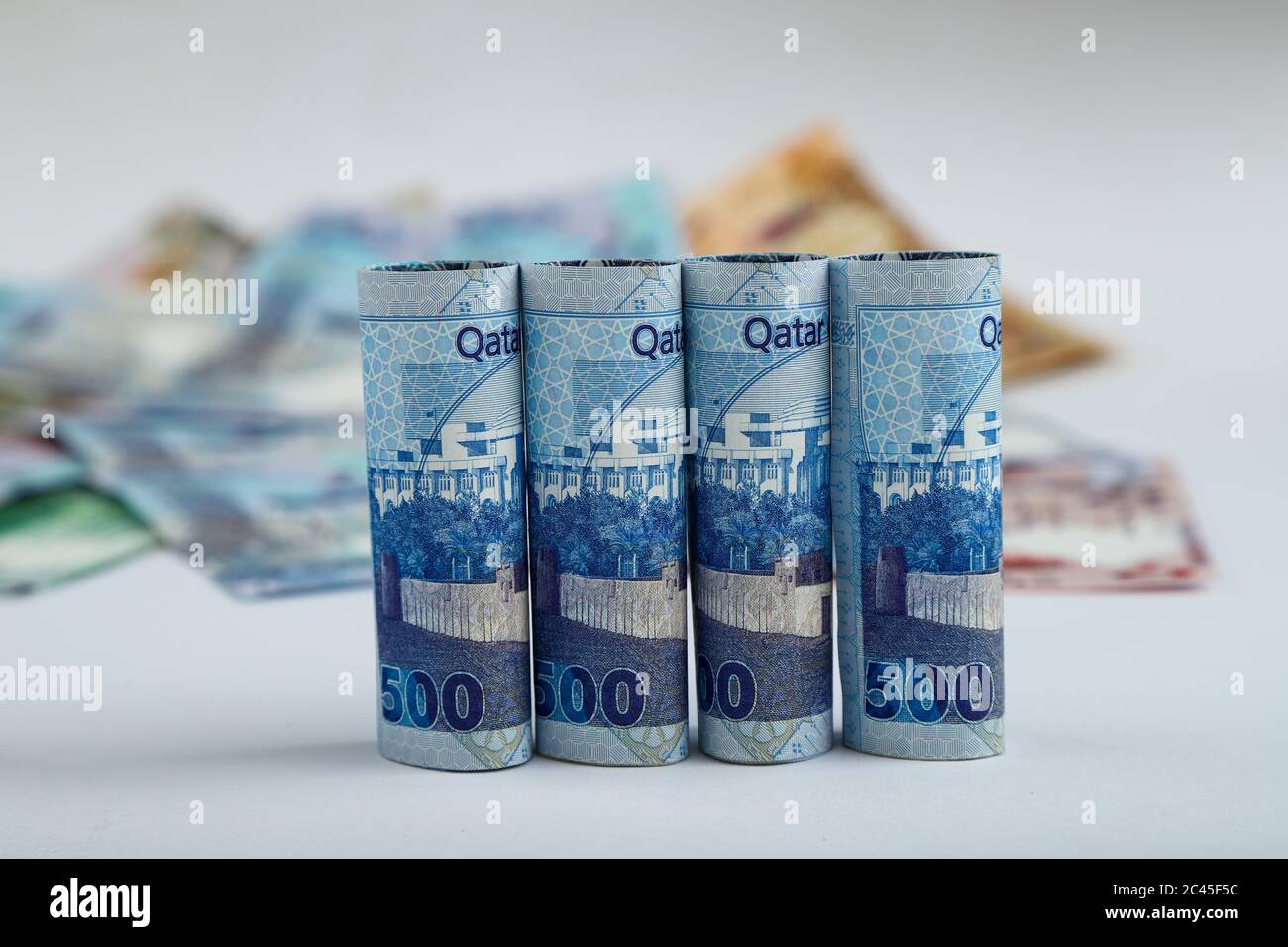 Qatar Currency Note and Coins , 500.100.50.10.5.1 Stock Photo - Alamy