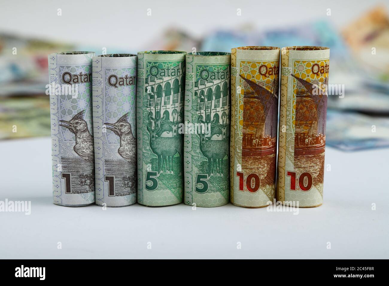Qatar Currency Note and Coins , 500.100.50.10.5.1 Stock Photo - Alamy