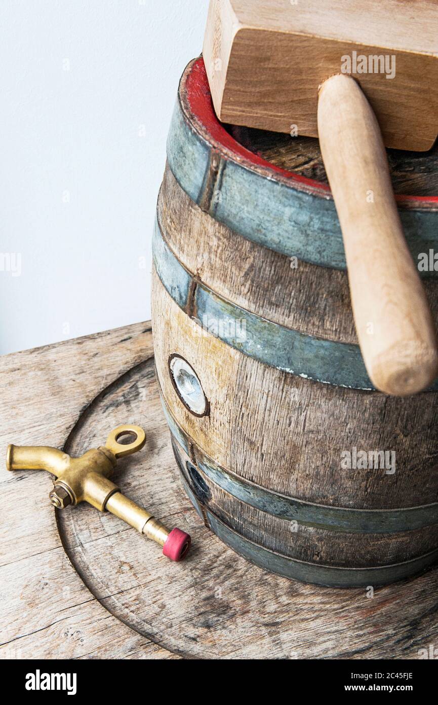 Wooden barrel and tap Stock Photo - Alamy