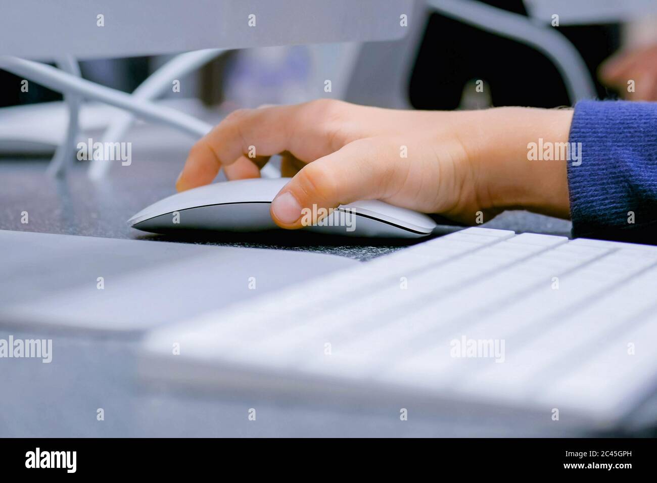 Kid computer mouse hi-res stock photography and images - Alamy