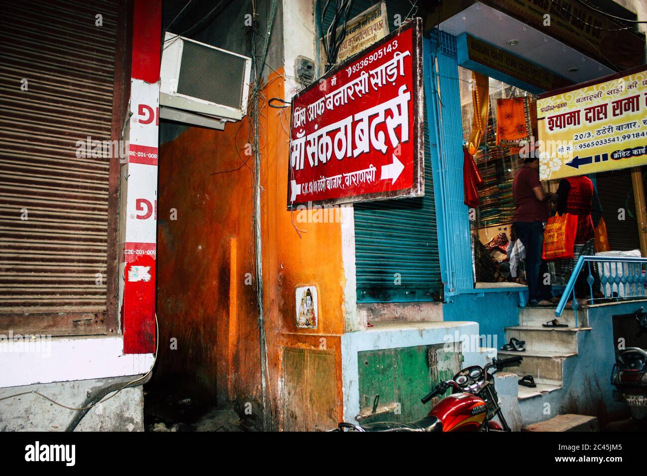 Varanasi India November 10, 2018 View of the traditional narrow street ...