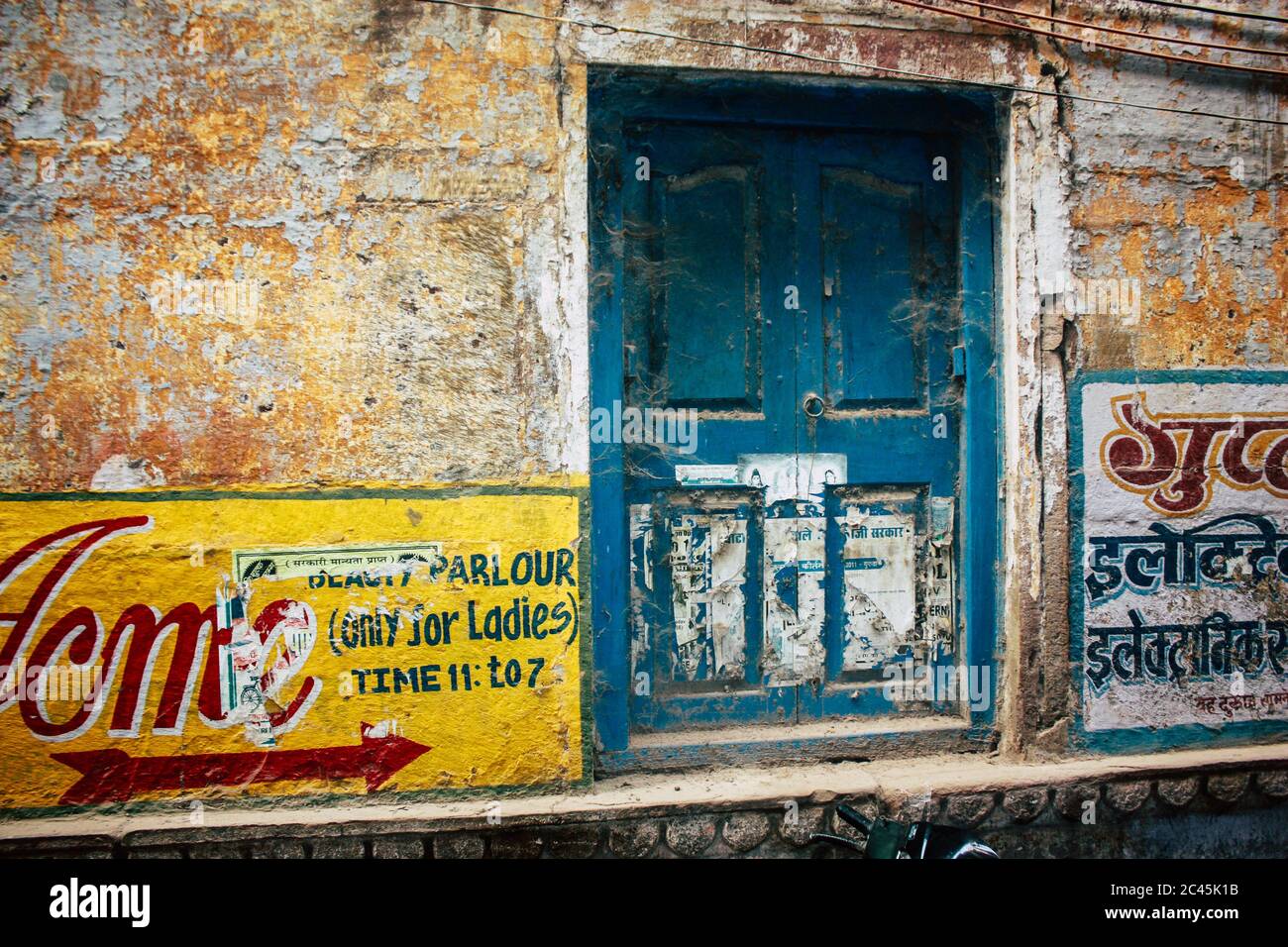 Varanasi India November 10, 2018 View of the traditional narrow street ...