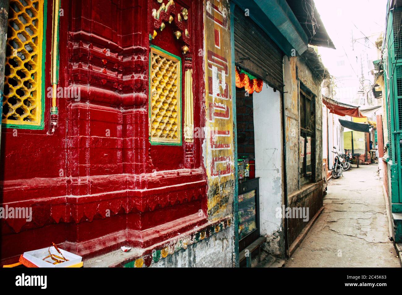 Varanasi India November 10, 2018 View of the traditional narrow street ...