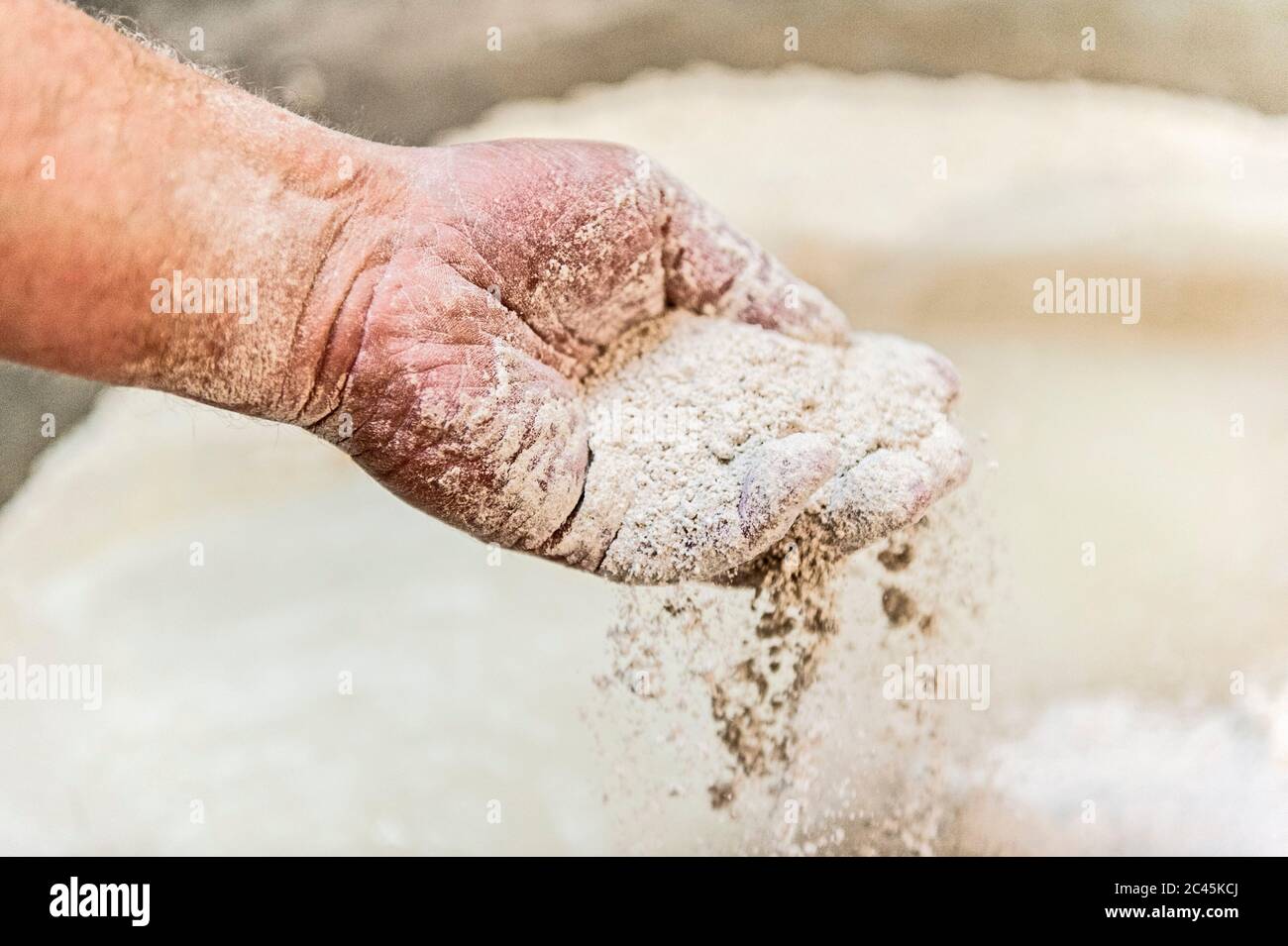 Hand in the flour hi-res stock photography and images - Alamy