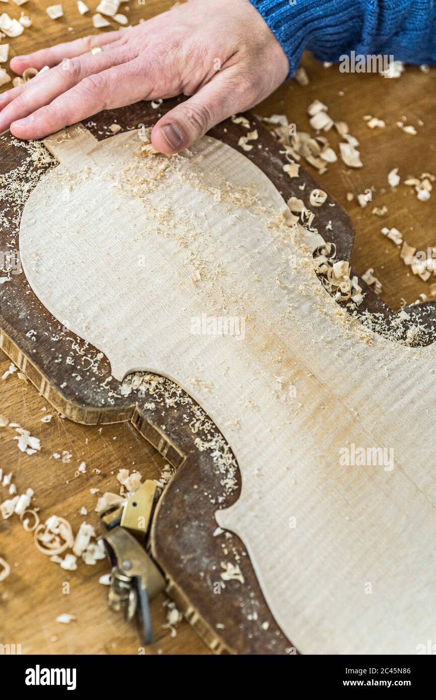 Violin close up hand hi-res stock photography and images - Alamy