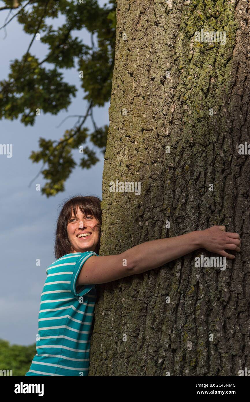 Woman hugging a tree hi-res stock photography and images - Alamy