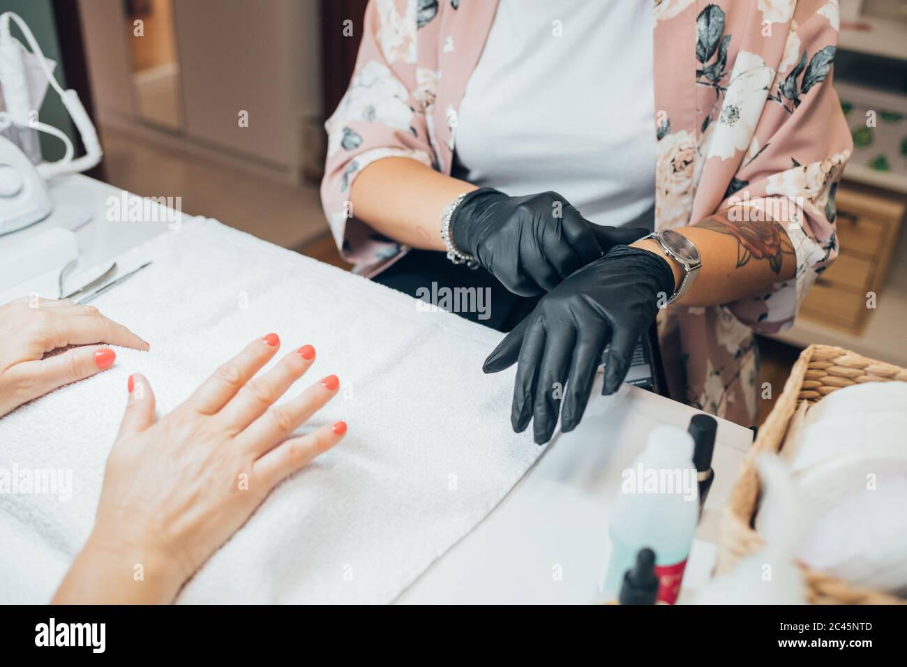 Woman getting a manicure in a beauty salon Stock Photo - Alamy