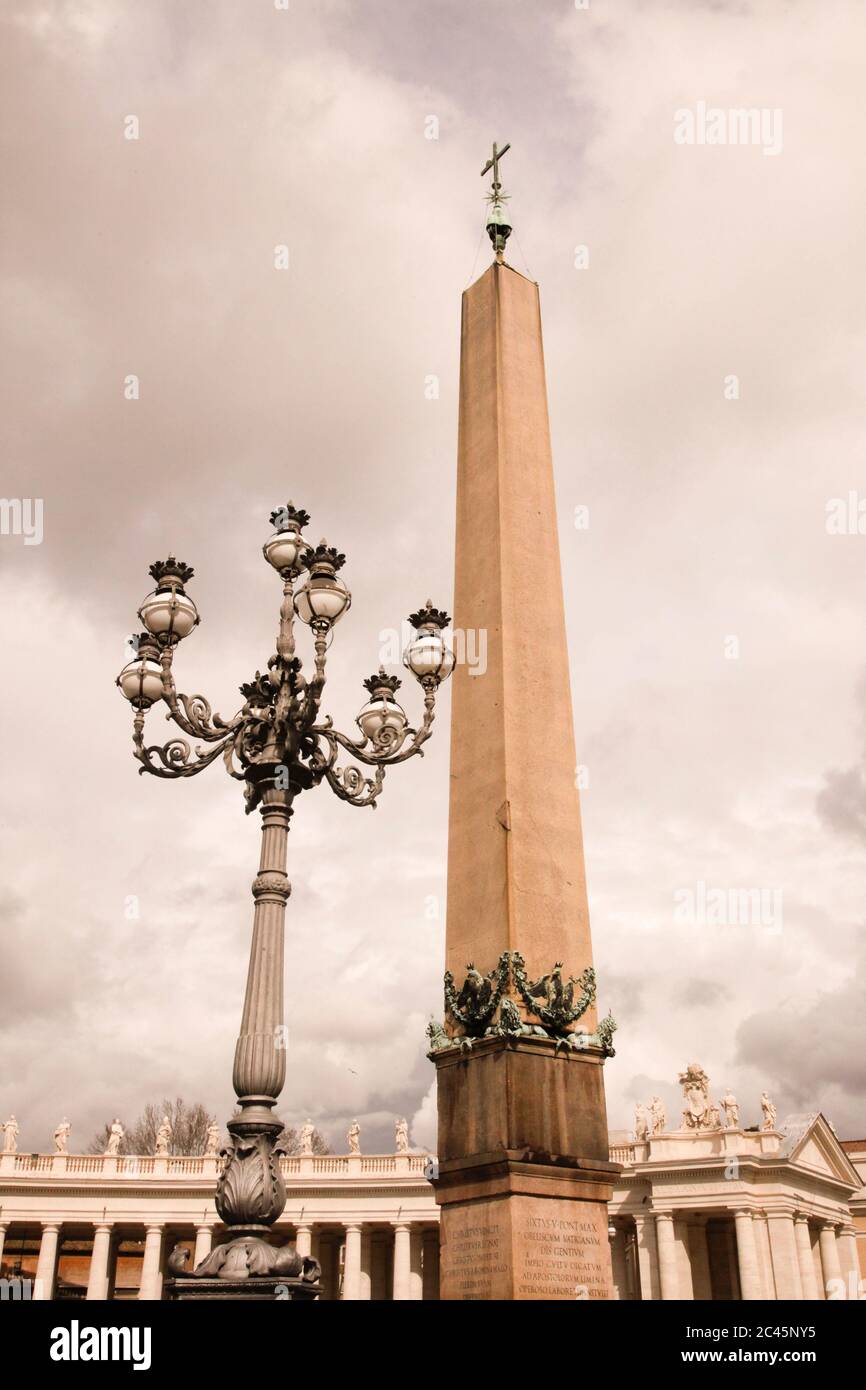 Obelisk in st peters square hi-res stock photography and images - Alamy