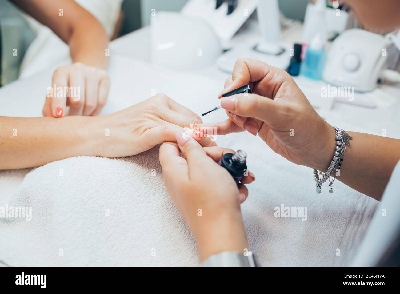Woman getting a manicure in a beauty salon Stock Photo - Alamy