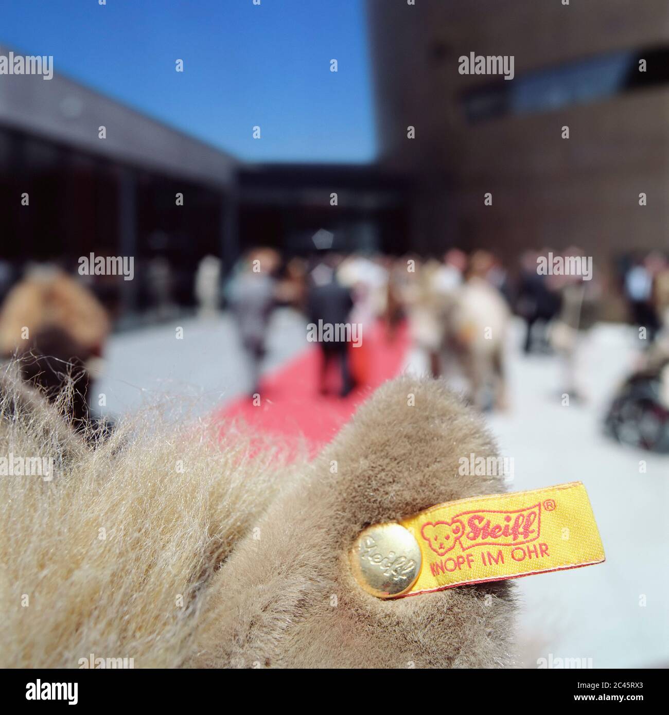 Steiff soft toy with a button on the ear, opening of the Steiff Museum ...