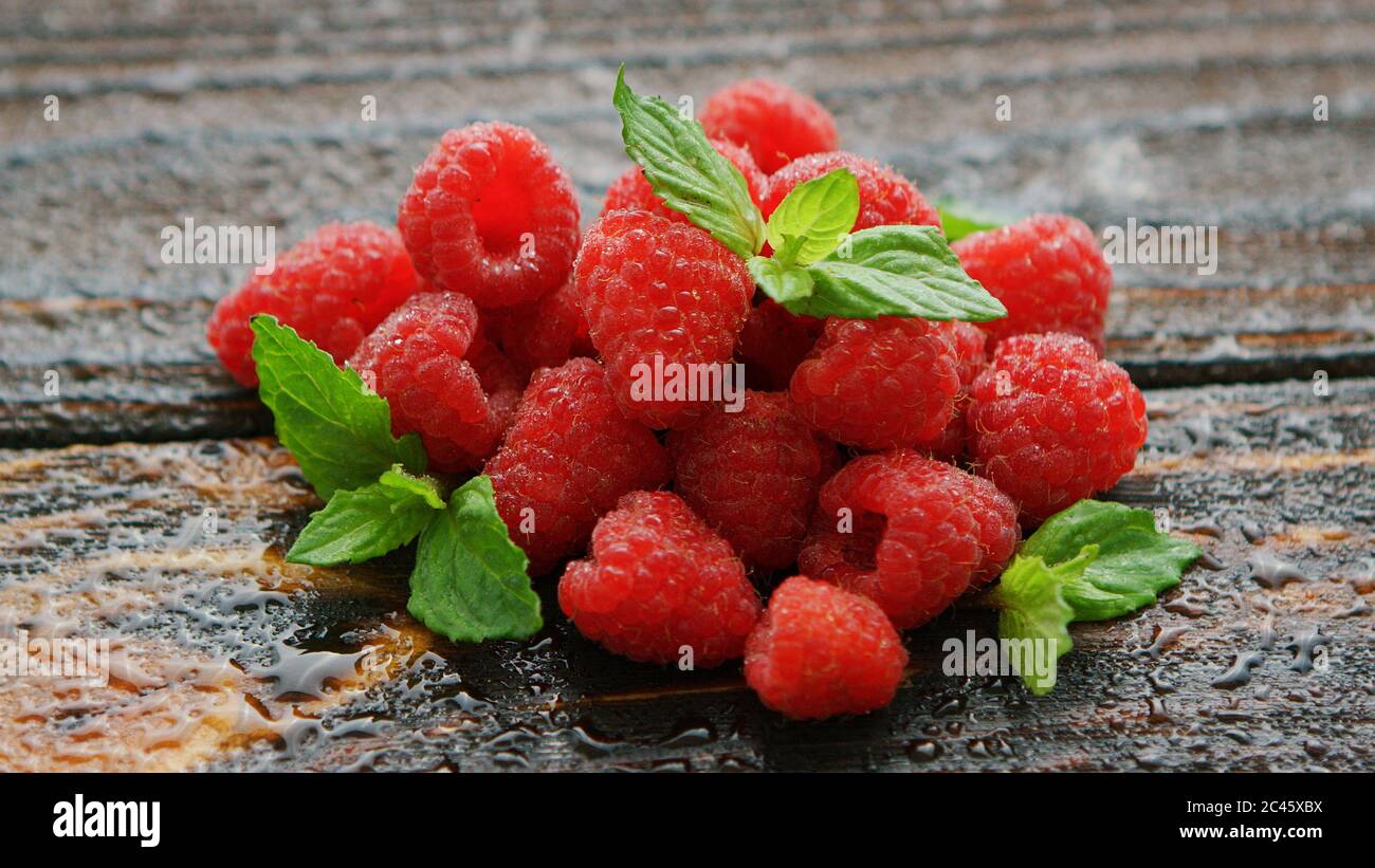 Raspberry with green leaves Stock Photo - Alamy