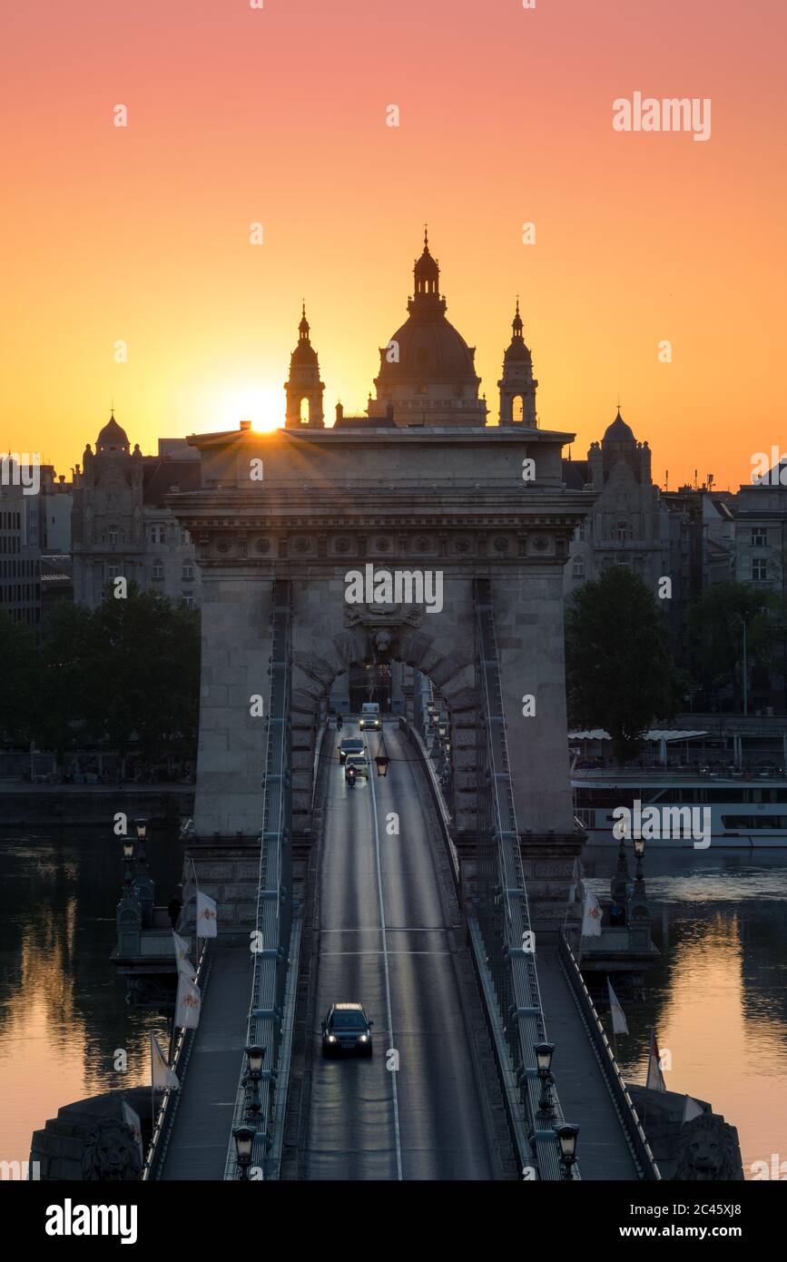 Sun rising over Chain bridge in Budapest Stock Photo - Alamy