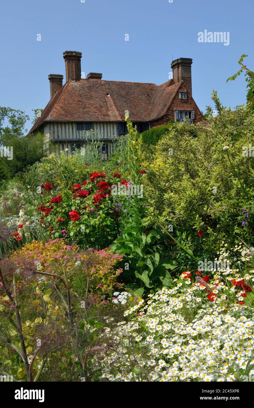 The Long Border at Great Dixter House & Gardens, Northiam, East Sussex ...