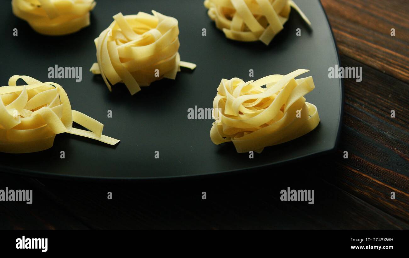 Cooked noodles on plate Stock Photo - Alamy
