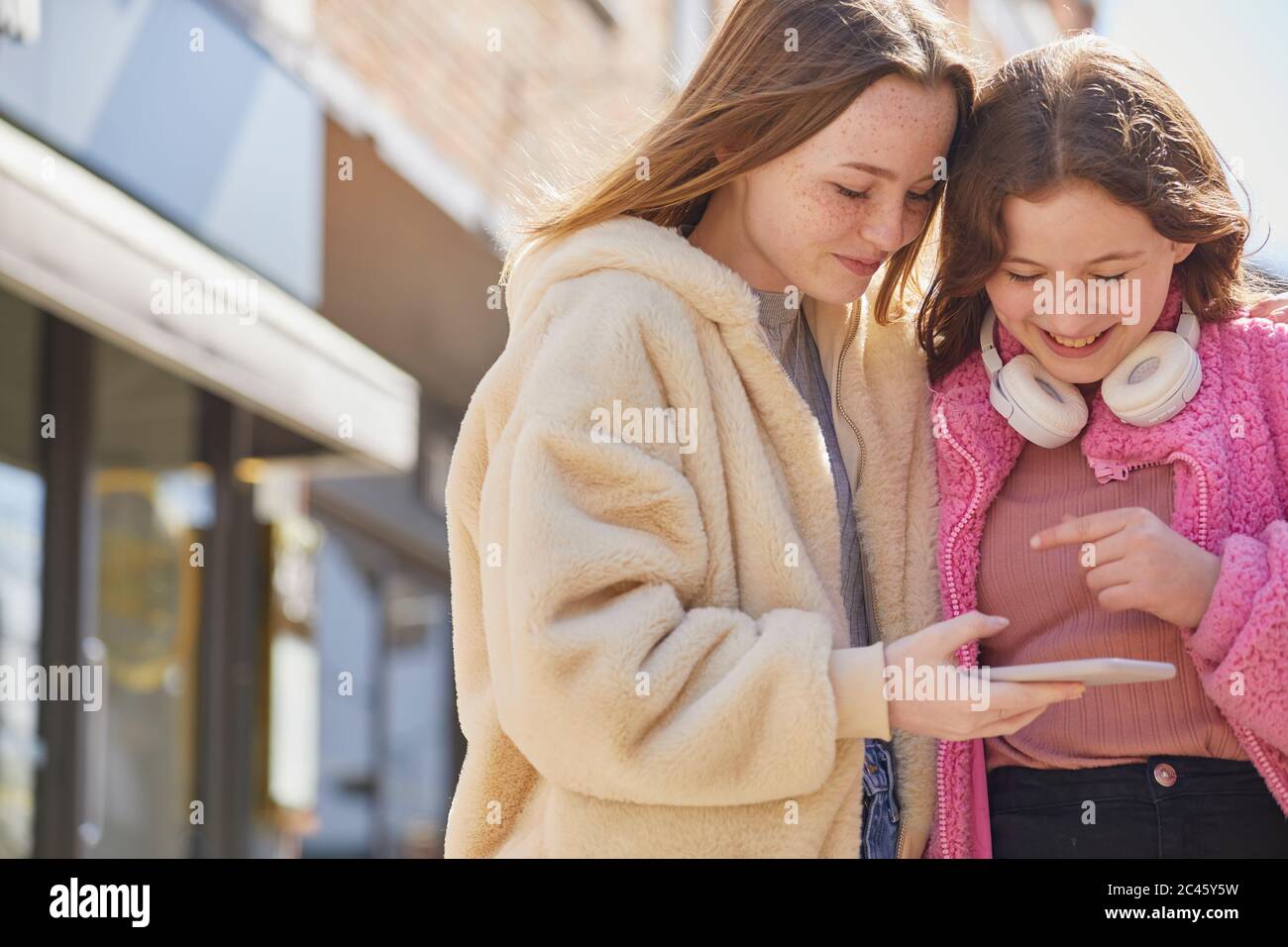 Teens mall hi-res stock photography and images - Alamy