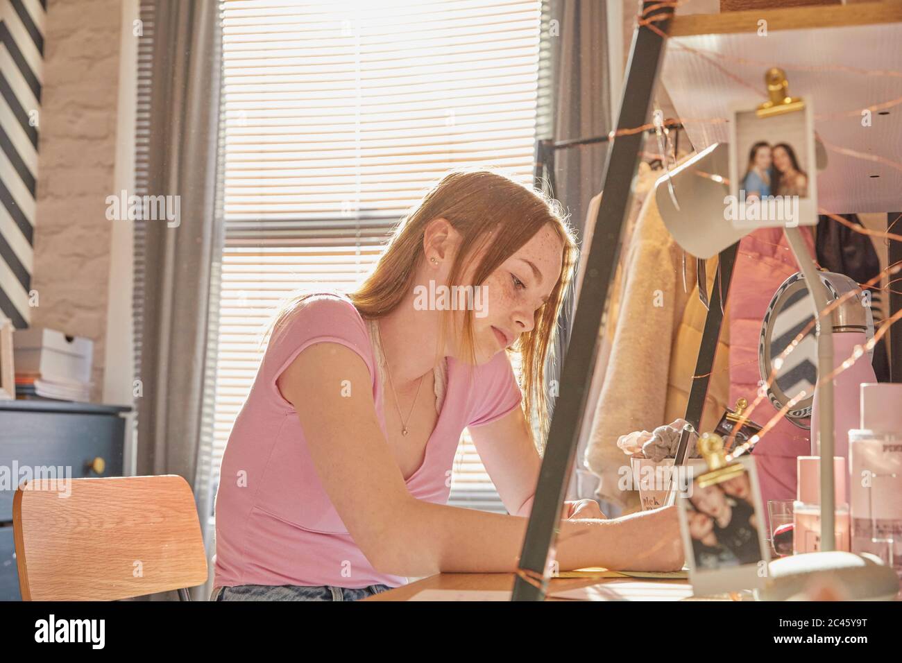 Teens doing homework hi-res stock photography and images - Alamy