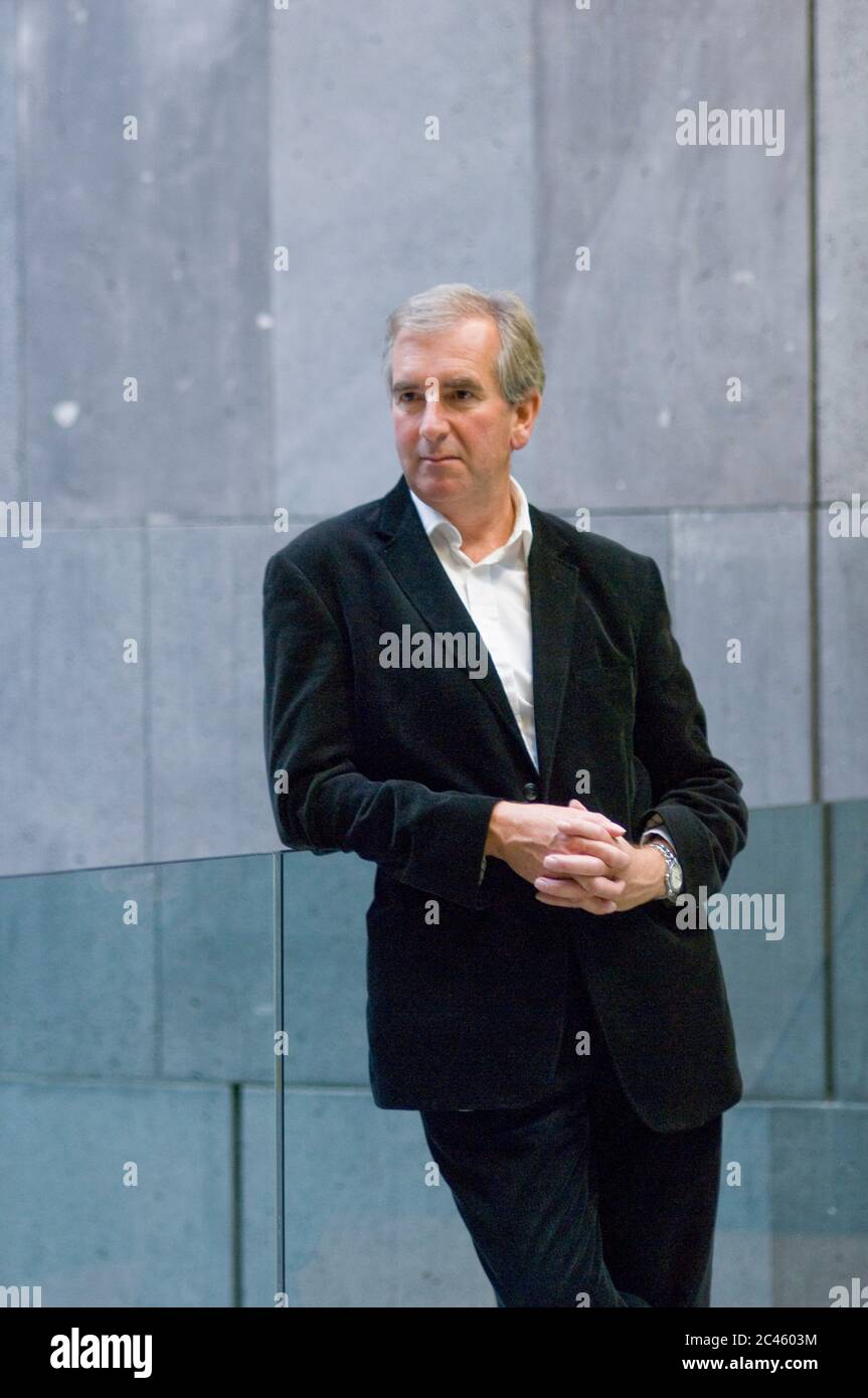 Robert harris author hi-res stock photography and images - Alamy