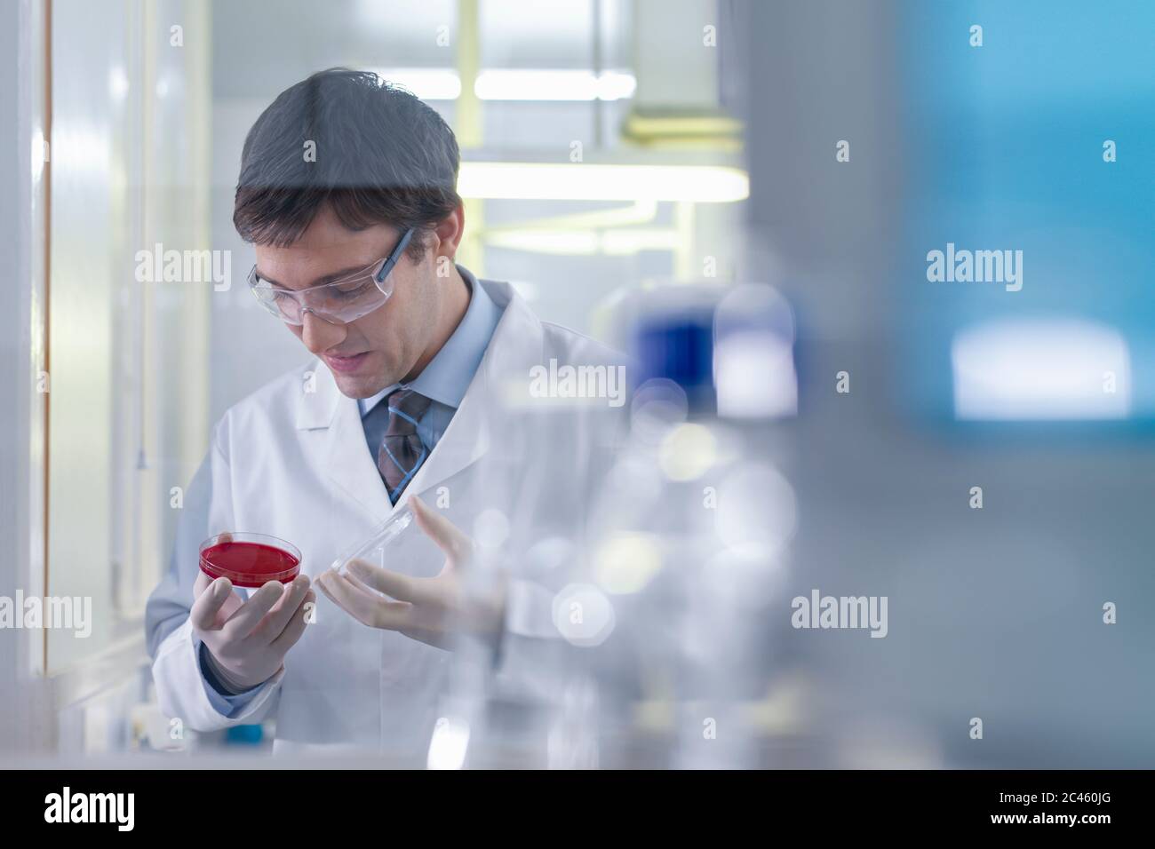 Scientist researcher hi-res stock photography and images - Alamy