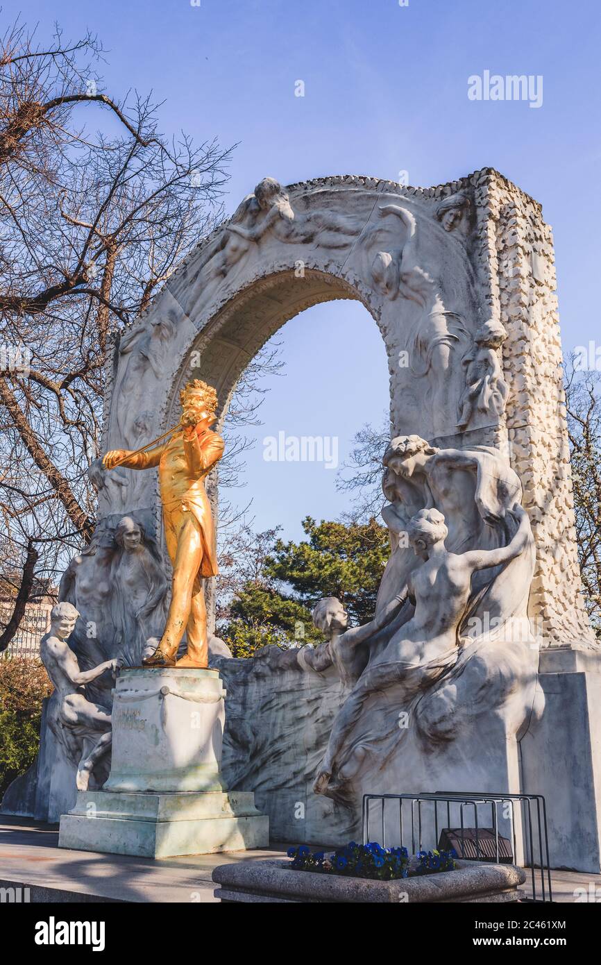 Statue vienna hi-res stock photography and images - Alamy