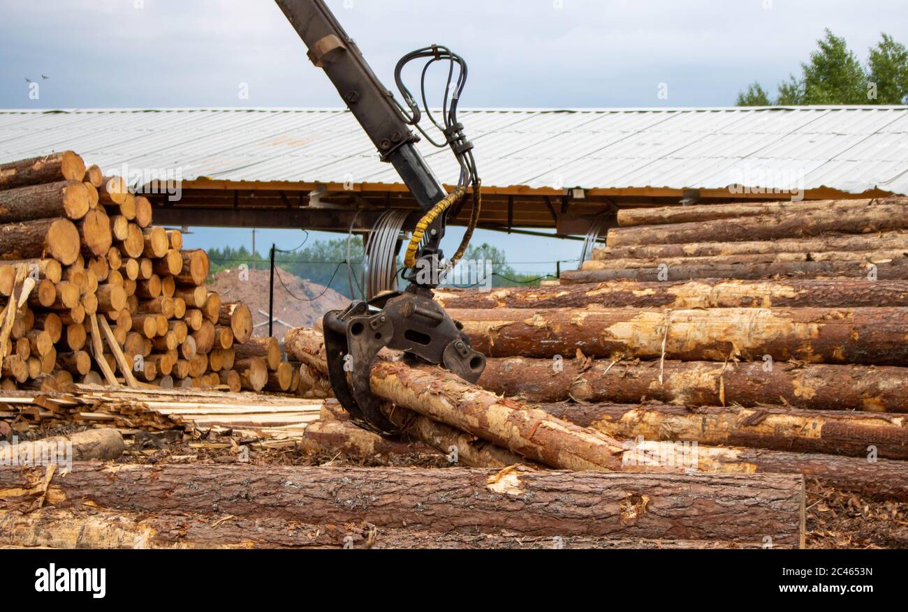 Log grapples hi-res stock photography and images - Alamy