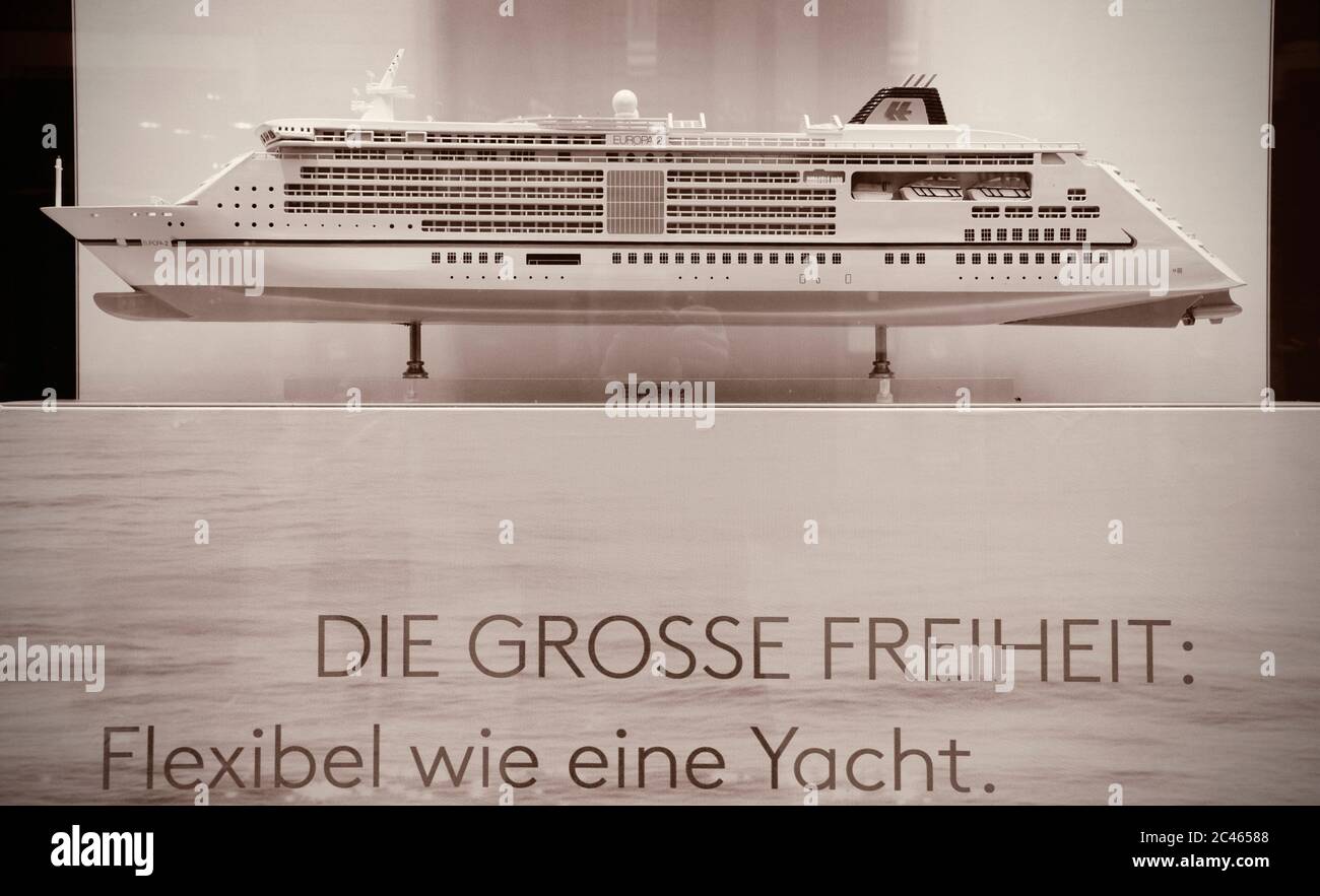 Cruise ship interior inside hi-res stock photography and images - Alamy