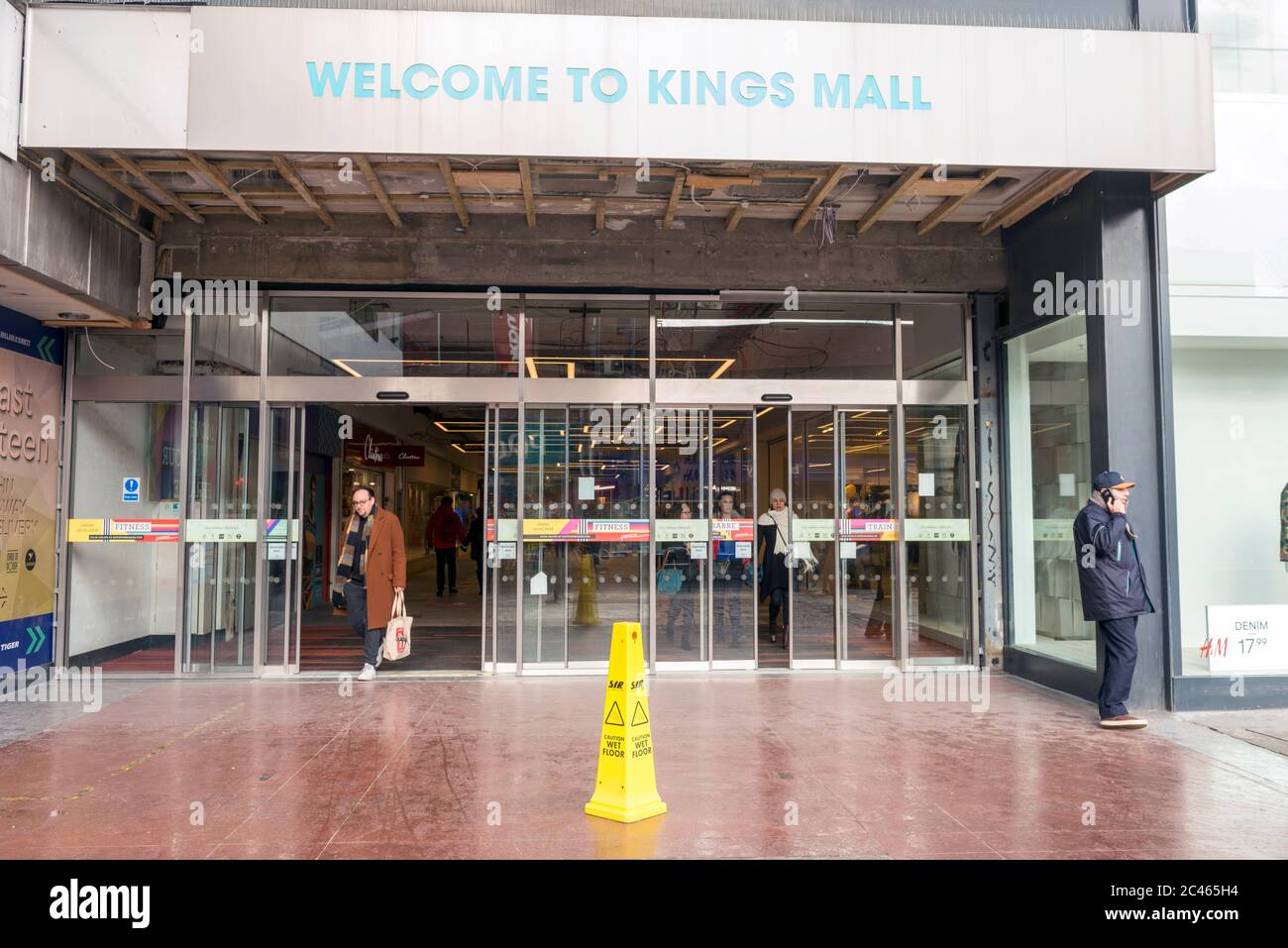 Entrance to a shopping mall Stock Photo - Alamy