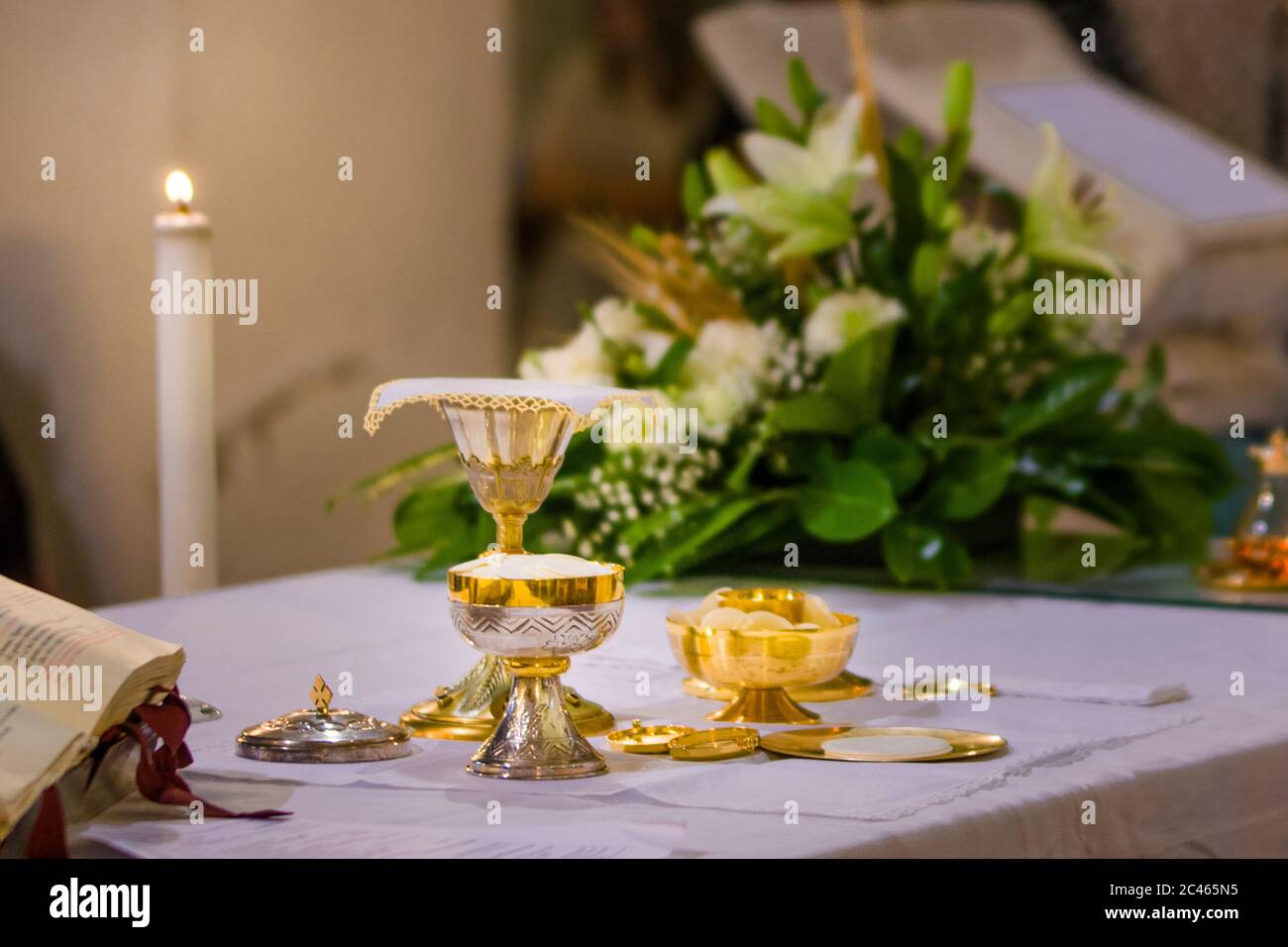 altar with consecrated host that becomes the body of jesus christ and ...