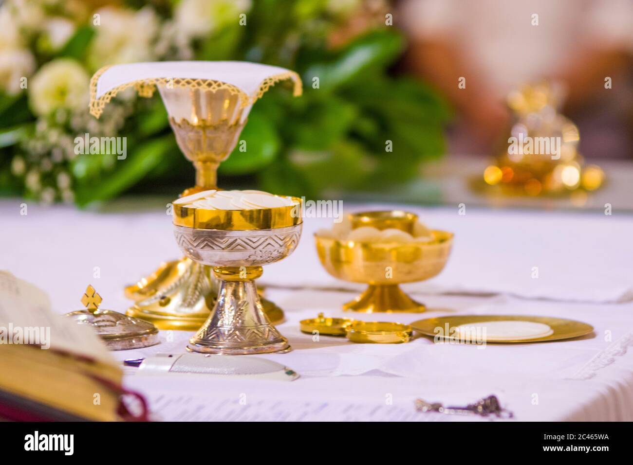 altar with consecrated host that becomes the body of jesus christ and ...