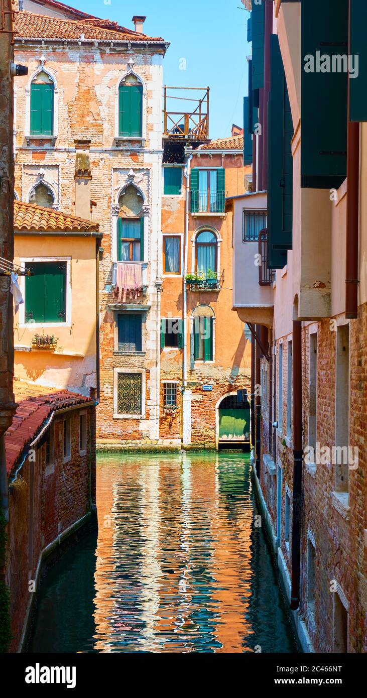 Side view of canal hi-res stock photography and images - Alamy