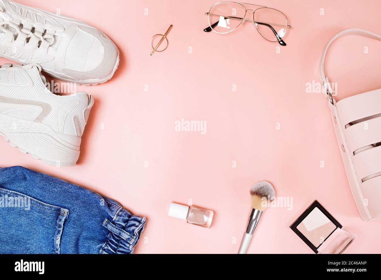 Summer fashion accessories on pink background Stock Photo - Alamy