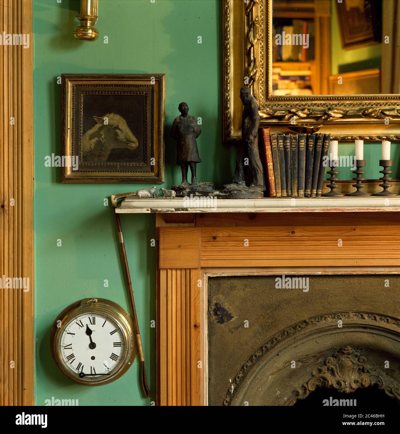 Wooden mantlepiece hi-res stock photography and images - Alamy