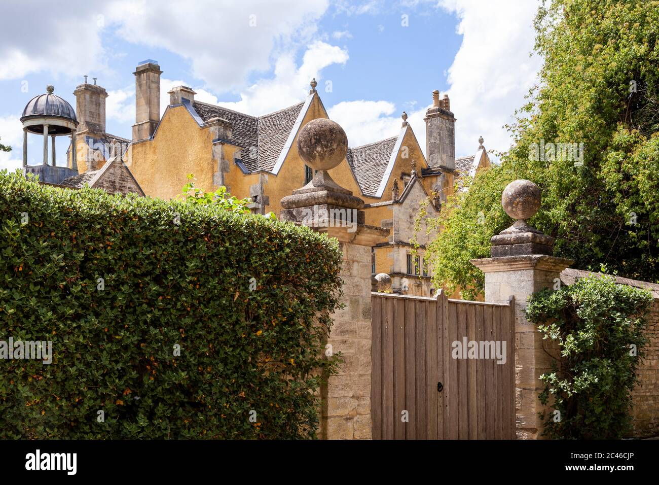 Cotswold stone manor house hi-res stock photography and images - Alamy
