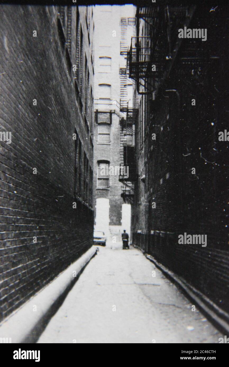 Simple alley way hi-res stock photography and images - Alamy