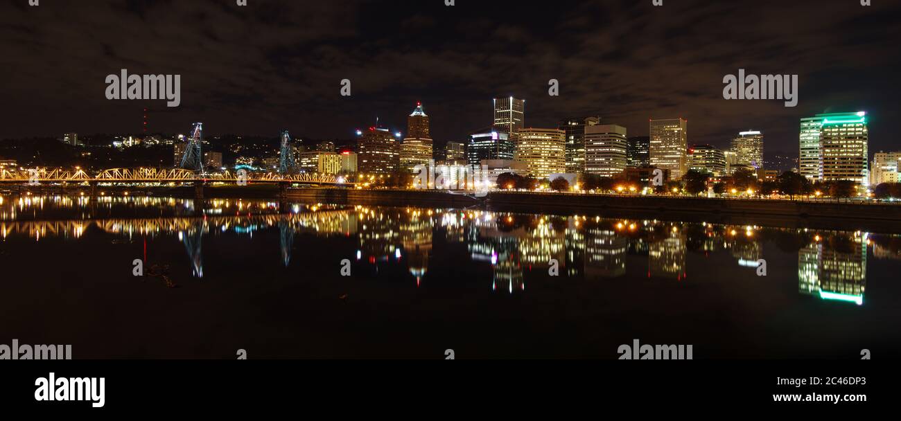 Portland waterfront panoramic hi-res stock photography and images - Alamy