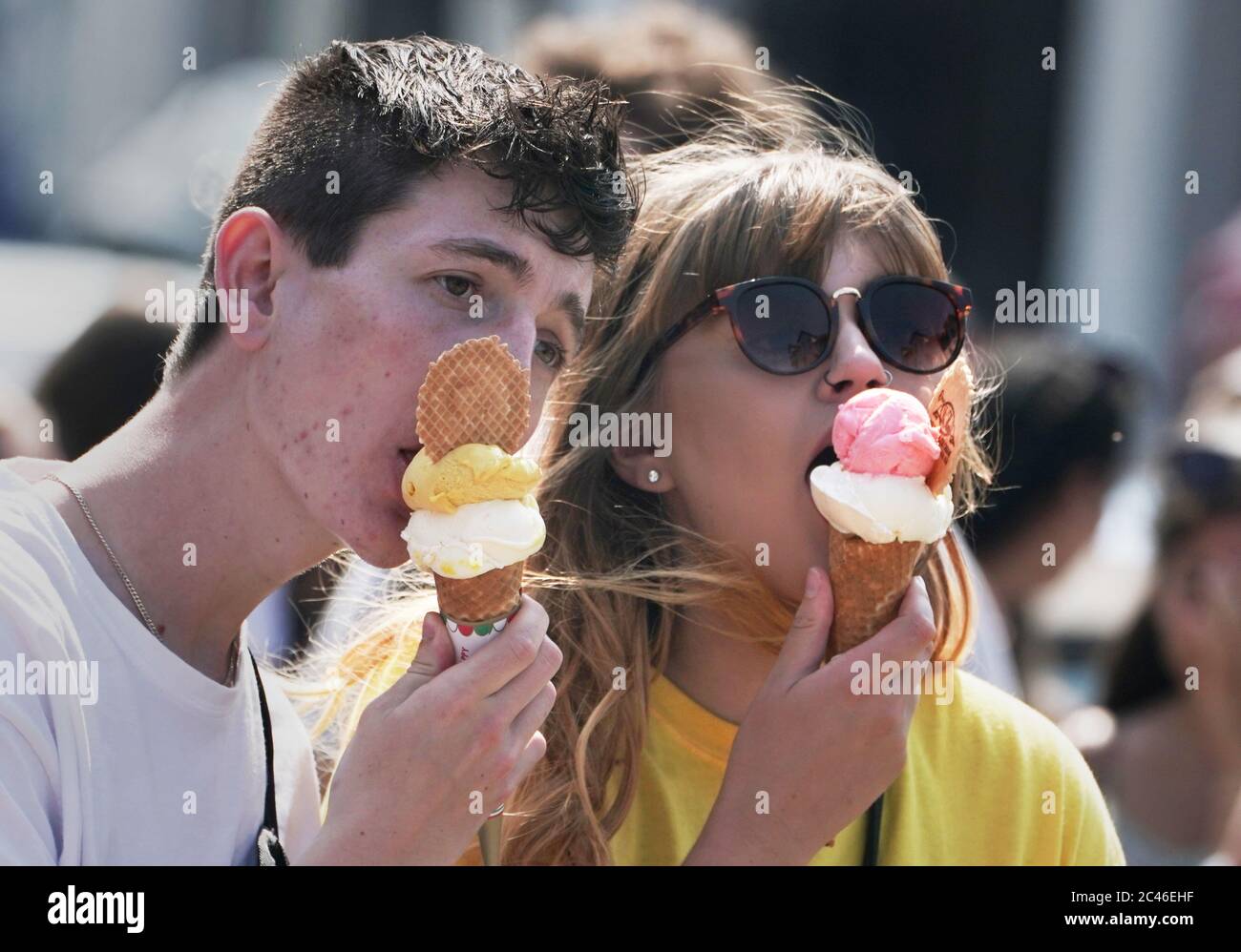 People eating ice-cream in Whitley Bay, during officially the hottest ...