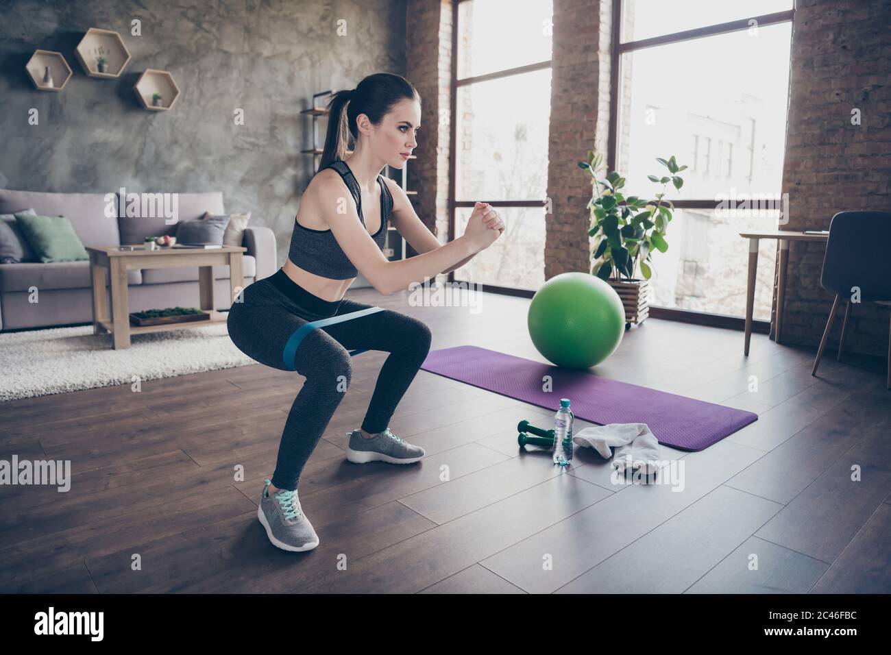 Photo of attractive beautiful sportive lady wearing sports top and ...