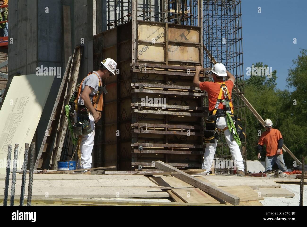 ST. CHARLES, UNITED STATES - Dec 23, 2008: Construction workers ...