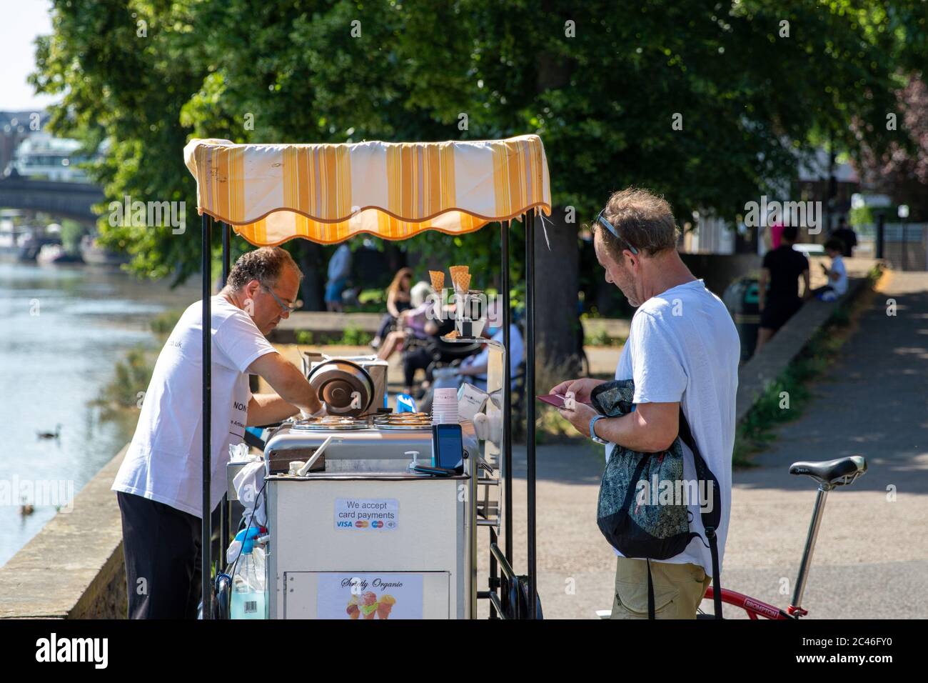 London heatwave ice cream hi-res stock photography and images - Alamy