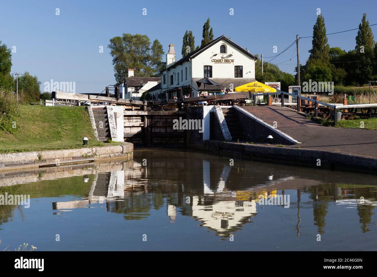 The Three Locks pub on the Grand Union Canal, Near Stoke Hammond ...