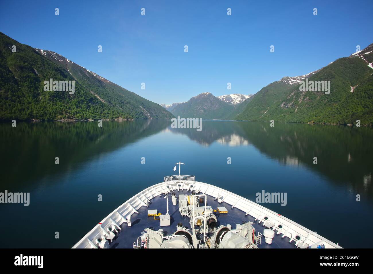 Cruise ship front view bow hi-res stock photography and images - Alamy
