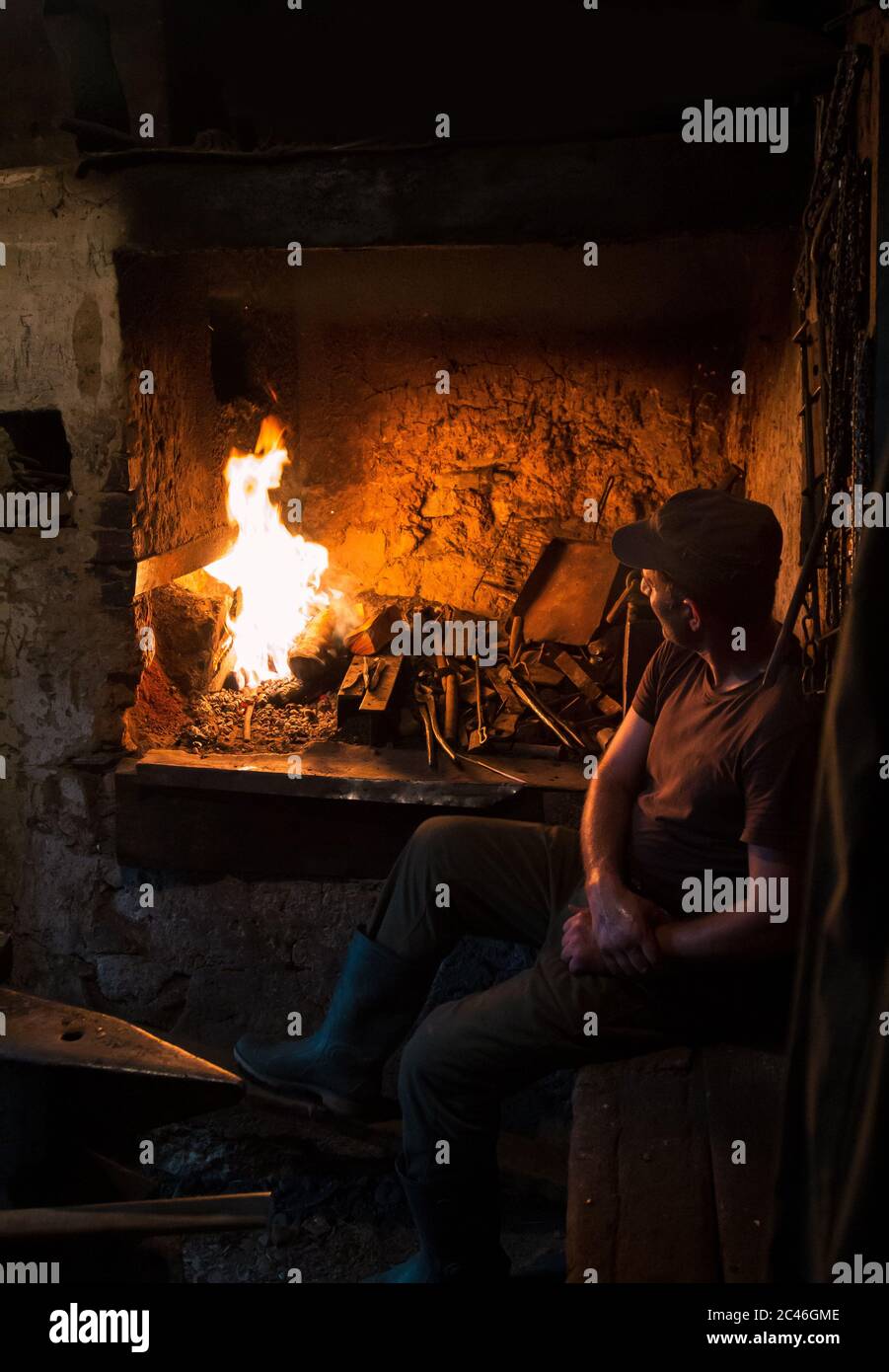 Traditional blacksmithing hi-res stock photography and images - Alamy
