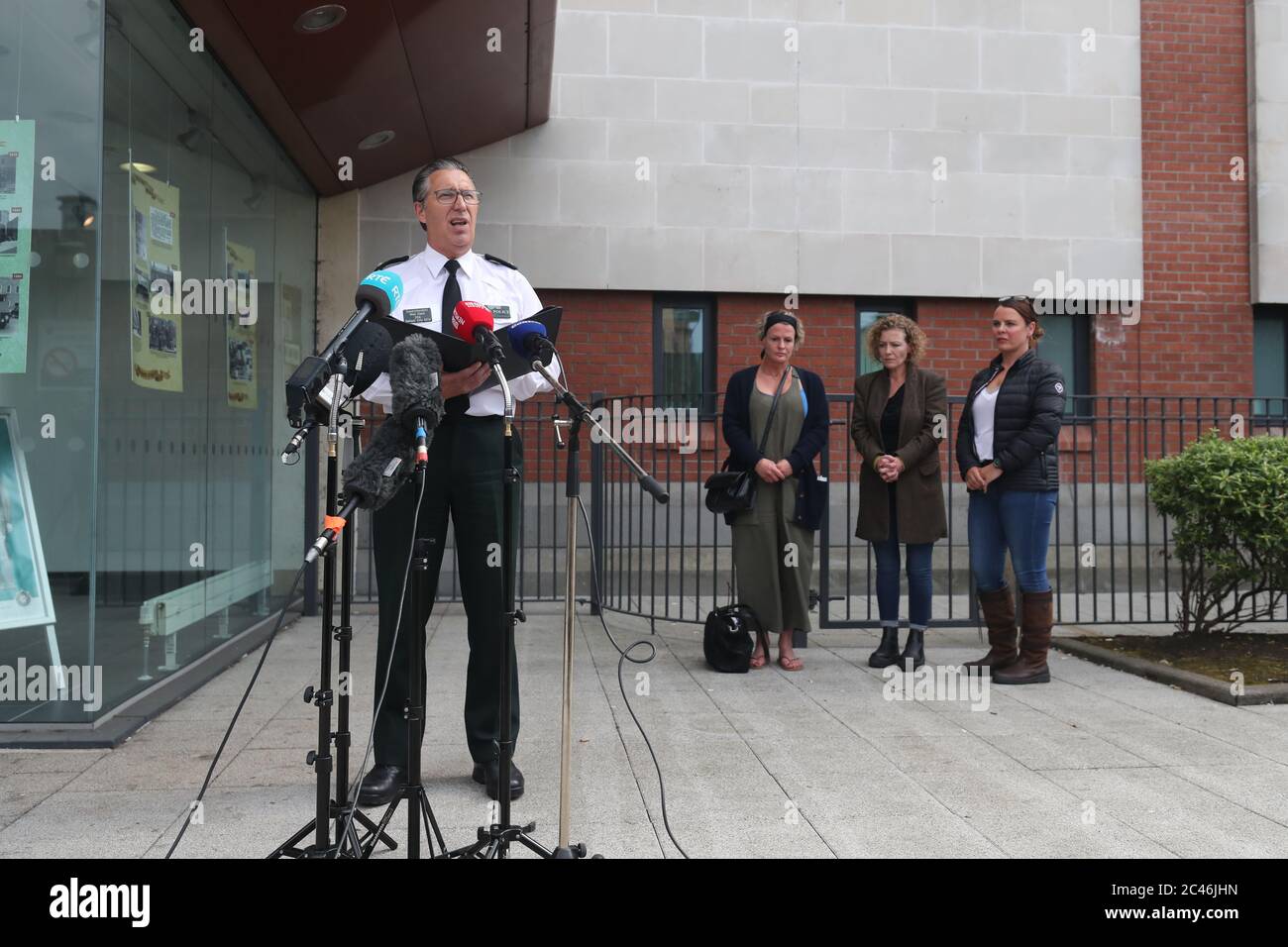 Media outside musgrave police station hi-res stock photography and ...