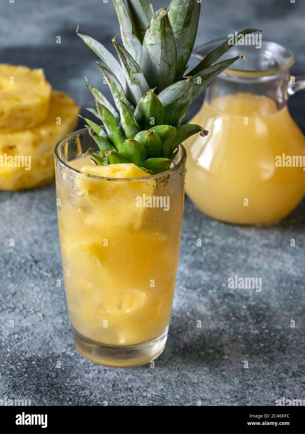 Full glass jug pineapple juice hi-res stock photography and images - Alamy
