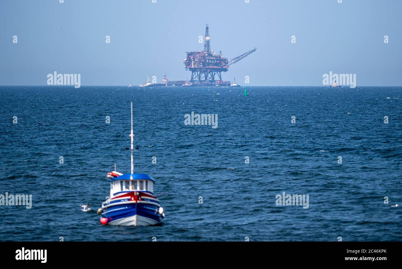 Brent delta oil rig platform hi-res stock photography and images - Alamy