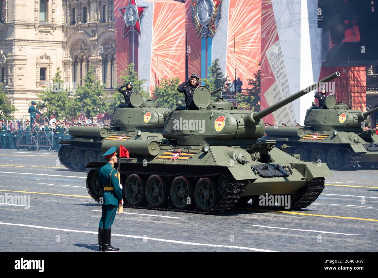 Tanks on red square hi-res stock photography and images - Alamy